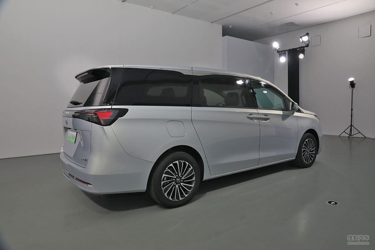 GL8 陆尚先享版 7座图片大全_别克GL8 陆尚外观图库_搜狐汽车