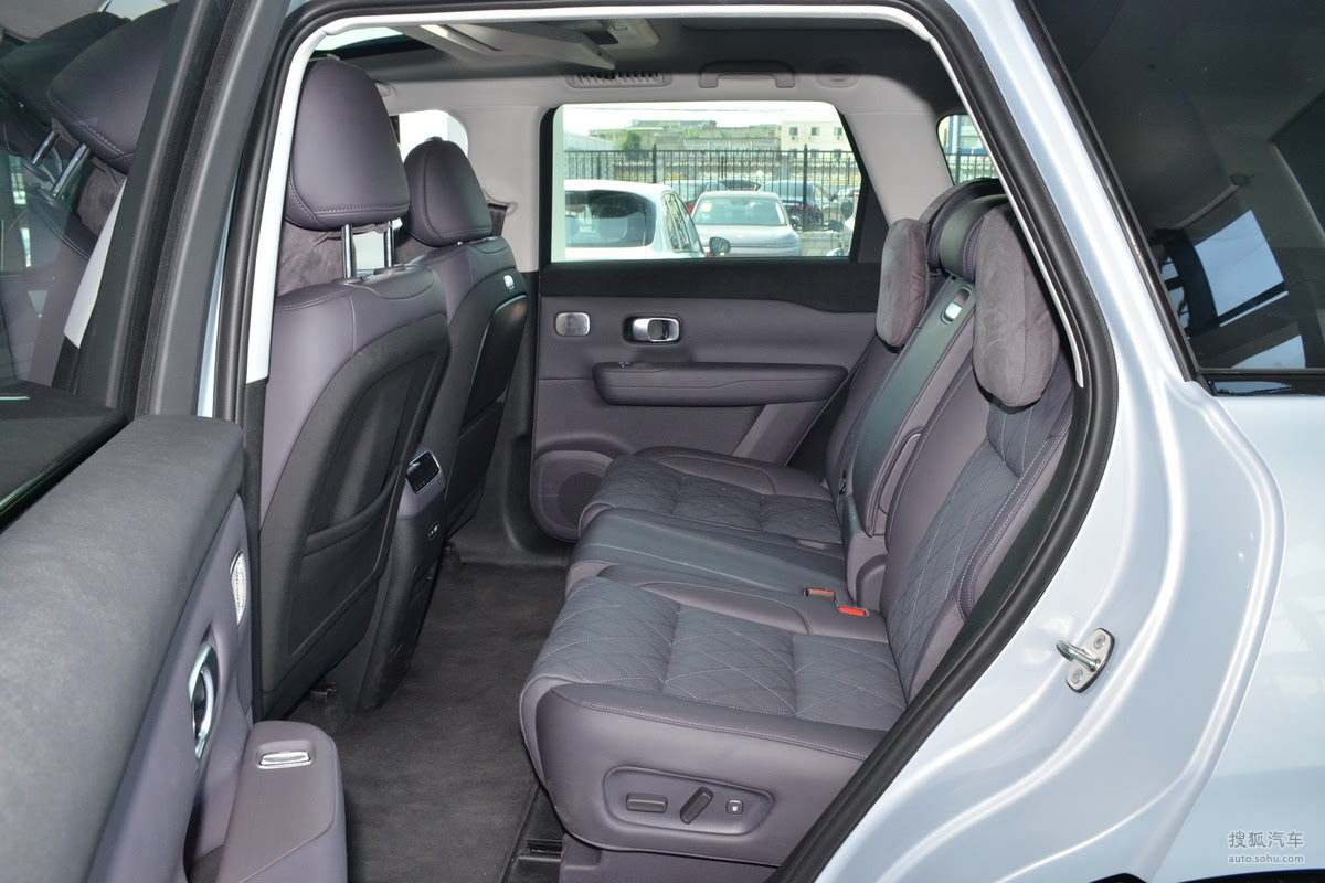 零跑C16 纯电630激光雷达智尊版 5座图片大全_零跑汽车零跑C16 纯电外观图库_搜狐汽车